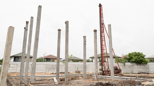 Research and design a combined model of pile driving and pressing machine